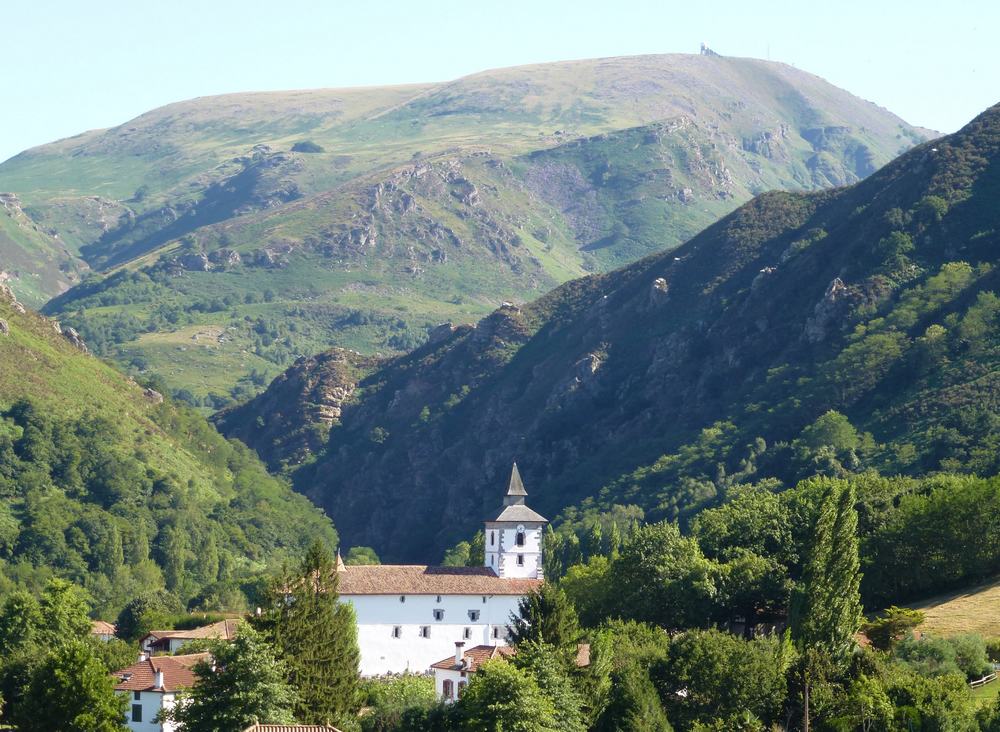 Walking in France : Basque Villages and Landscapes ( 70 photos ). – ICI ...